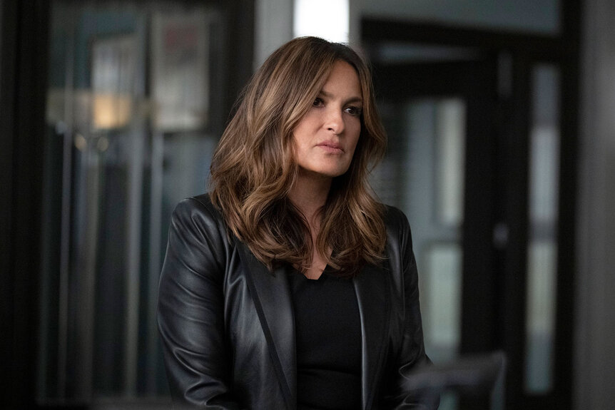 Olivia Bensons Hair Evolution On Law And Order Svu Nbc Insider