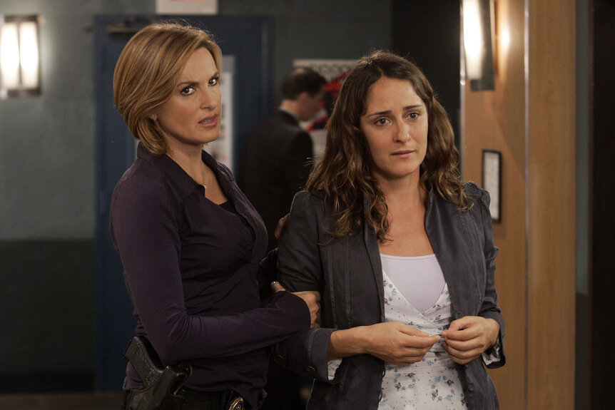 Olivia Bensons Hair Evolution On Law And Order Svu Nbc Insider